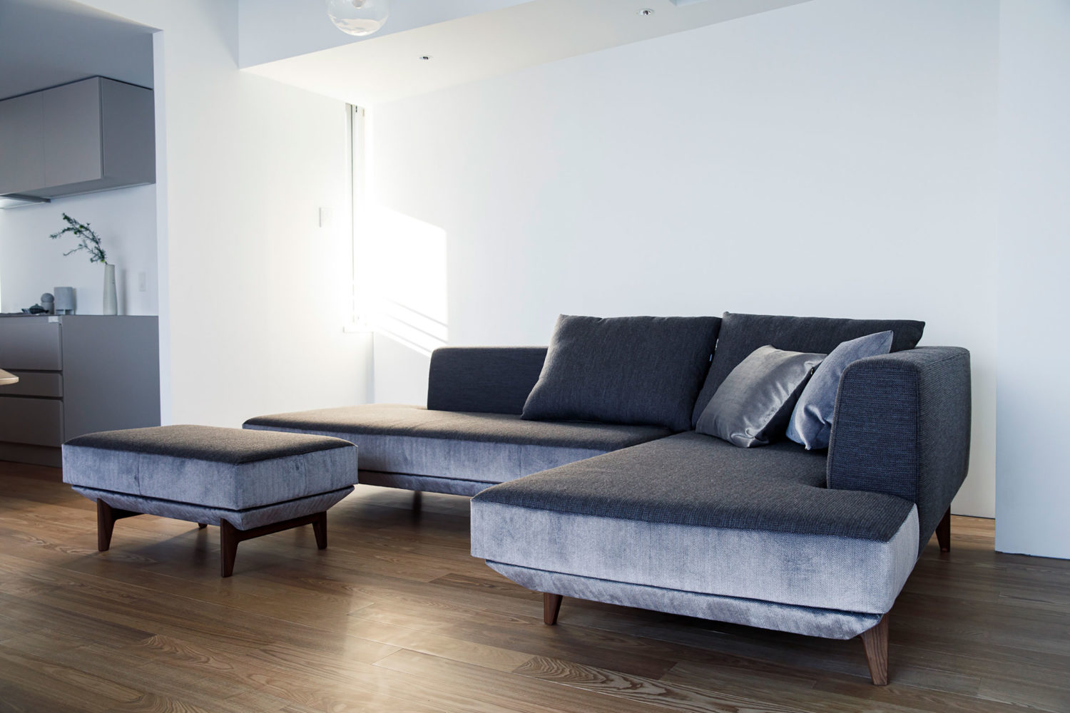 松島潤平建築設計事務所＋カリモク家具＋NEW LIGHT POTTERYによる、 家具・照明シリーズ「TSUKUYOMI FRAGMENTS」 | architecturephoto.net