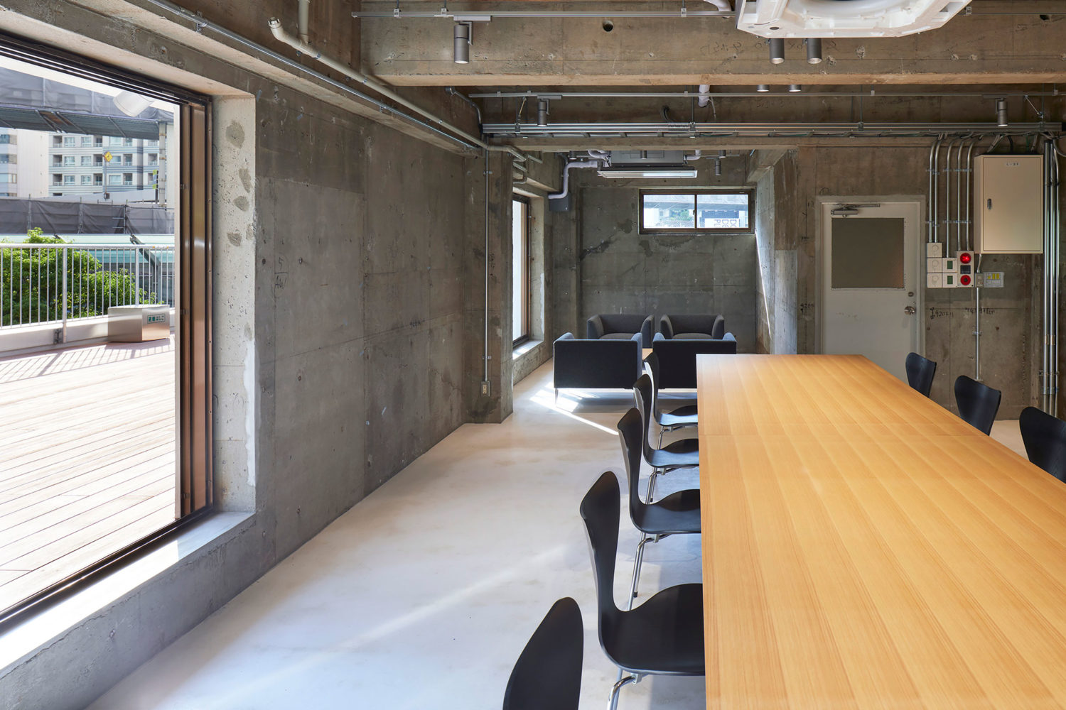 佐藤可士和 / SAMURAIによる、東京・港区のオフィス「サムライインキュベート」 | architecturephoto.net