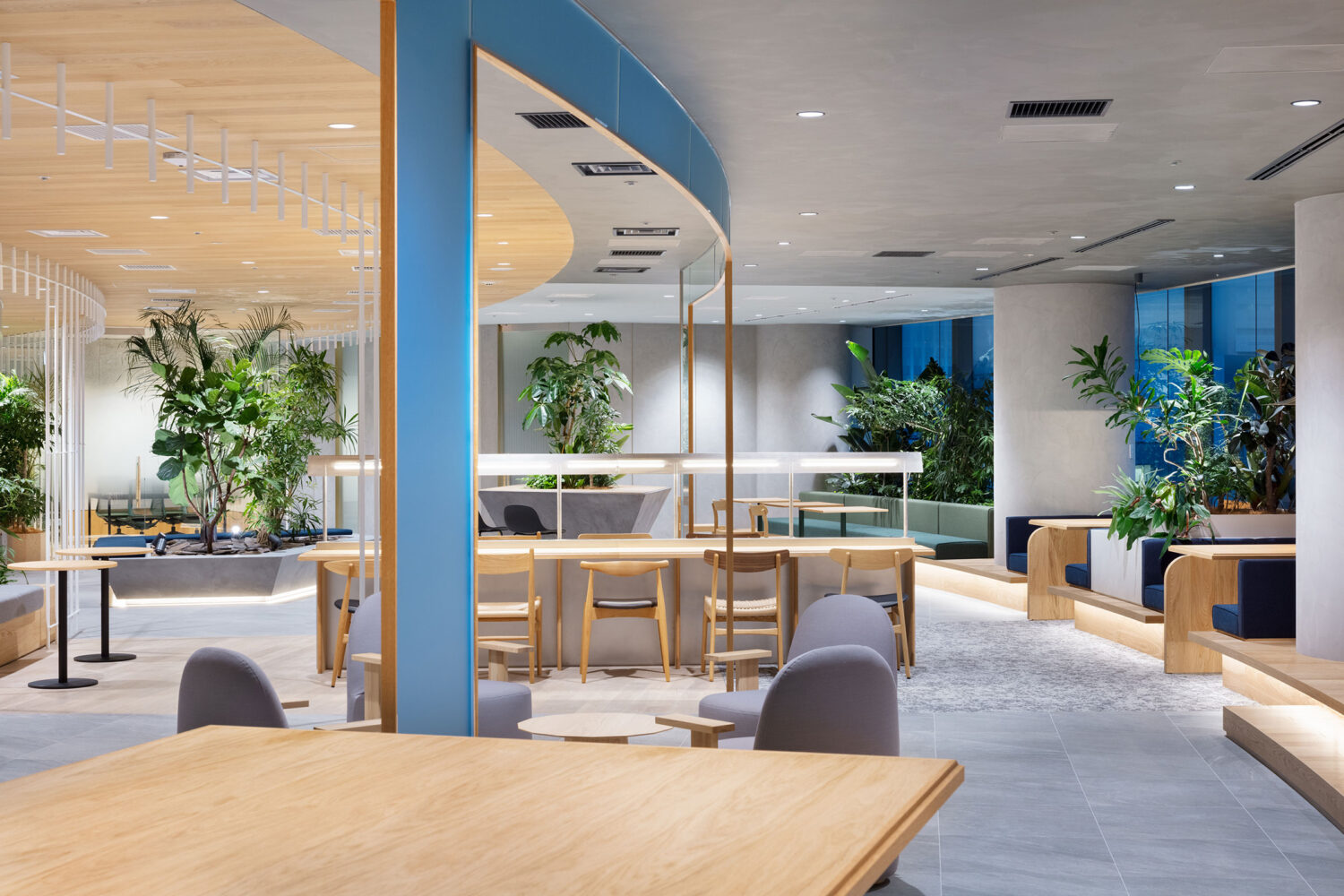 大野力 / sinatoによる、東京・港区の、ワークプレイス「DENTSU DIGITAL」。約2,000人が時間や場所を自由に選び働く場 ...