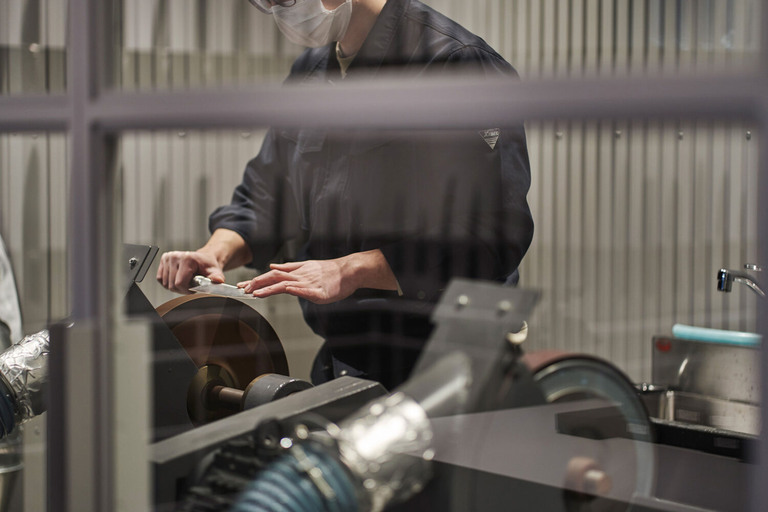 堅田佳一 / KATATA YOSHIHITO DESIGNによる、東京・台東区の店舗「TOJIRO KNIFE GALLERY TOKYO ...