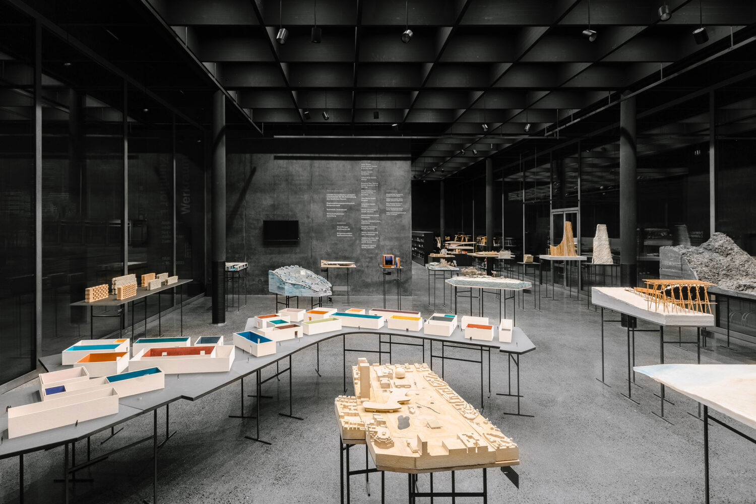 ピーター・ズントーの建築展「Architectural Models from the Atelier Peter Zumthor」。自身が ...