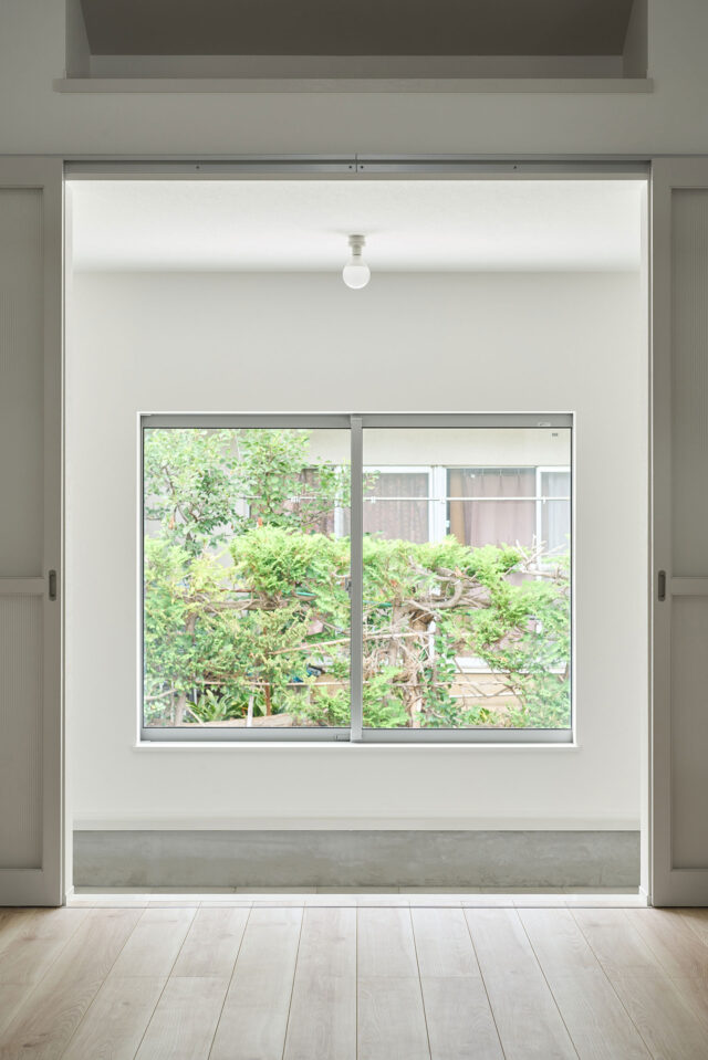 大室佑介アトリエ / atelier Ichikuによる、東京・練馬区の「Haus-012」。所有地の一部を売却して新しい家に建替える計画 ...