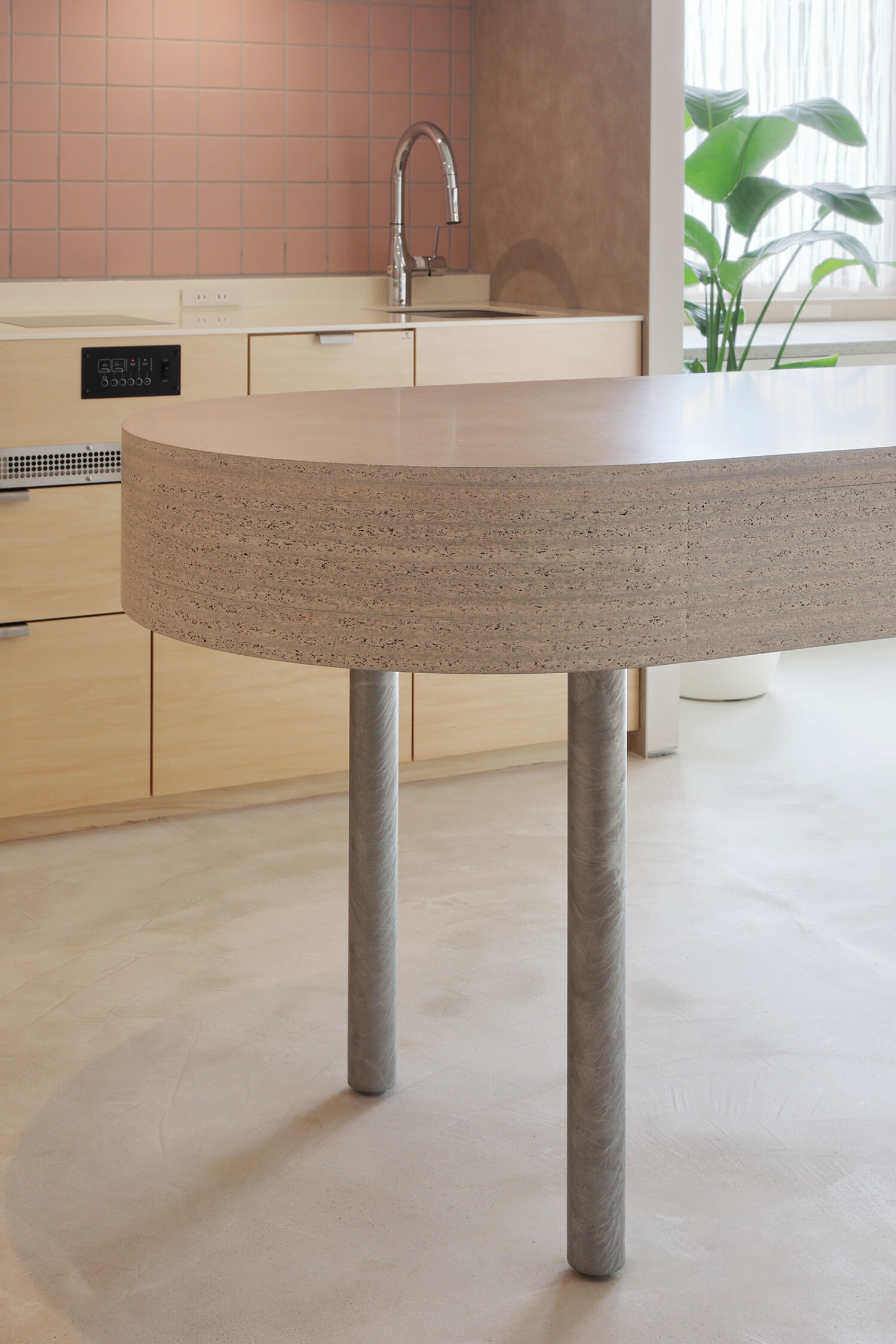 HUNE Architectsが共用部の内装設計を手掛けた、東京・北区の集合住宅「HAUN TABATA」。居住と作業空間を併せ持つ“コ ...