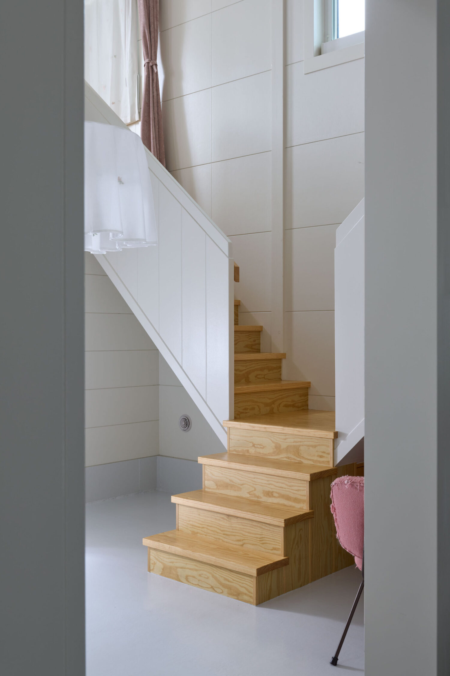 塩崎太伸による論考「y/g──近接した可能世界群としての建築、あるいはフィクショナリティと世界の複数性について」。湯浅良介が設計してGottinghamが撮影した住宅“LIGHTS”を訪問して ...